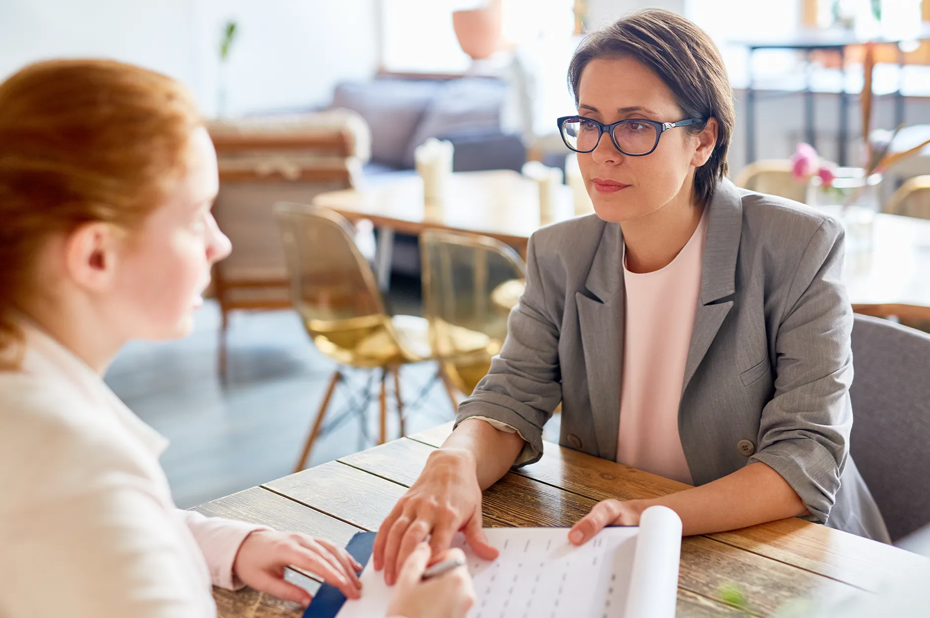 Franchise vs Chain: A Comprehensive Review