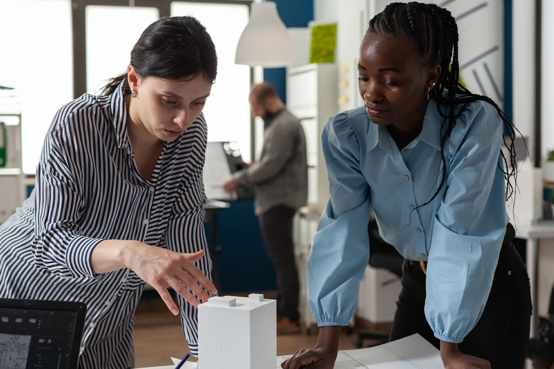 Franchise vs Chain: A Comprehensive Review